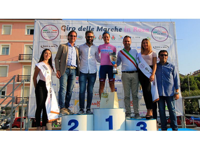 GIRO MARCHE IN ROSA. ULTIMA TAPPA A LAURA TOMASI, CORSA A SOFIA BERTIZZOLO