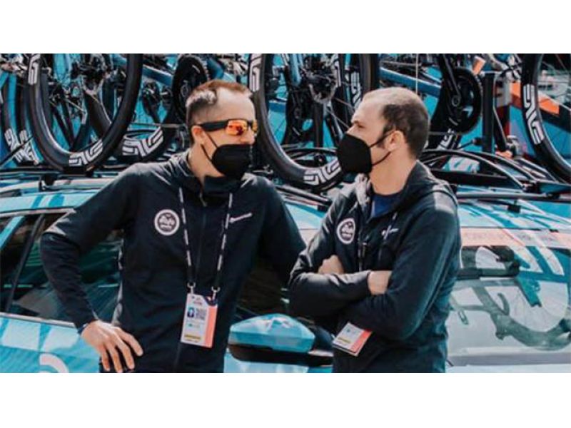 LUCA SPADA E IVAN BASSO ALLA TIRRENO CON I LORO RAGAZZI