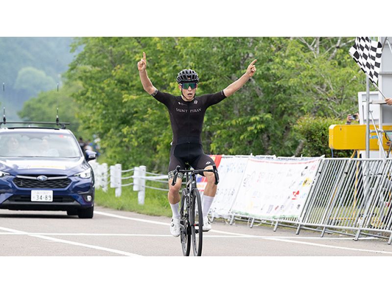 TOUR OF JAPAN. LUDMAN FIRMA LA FUGA VINCENTE, CARBONI SEMPRE LEADER