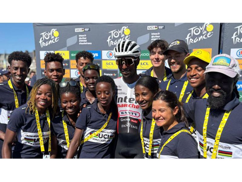 RAYS OF AFRICA. WORLD PREVIEW AT THE TOUR, POSING WITH GIRMAY: "KIGALI ...