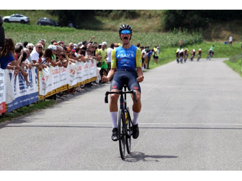 Scarlet benz video porno reached a pleasant housing complex