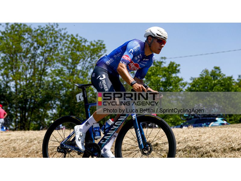 GIRO D'ITALIA. LA BORRACCIA DI JONAS GEENS