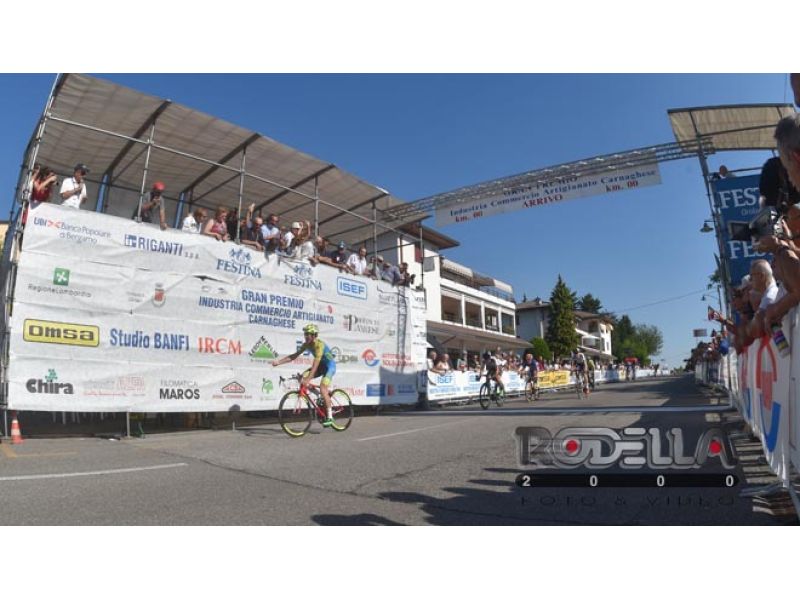 GP CARNAGHESE. Vittoria di Leo Basso a Carnago