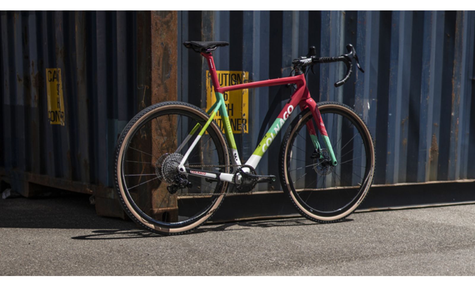 NATHAN HAAS ALLA THE RIFT GRAVEL RACE CON UNA COLNAGO G3-X DOPAMINE ...