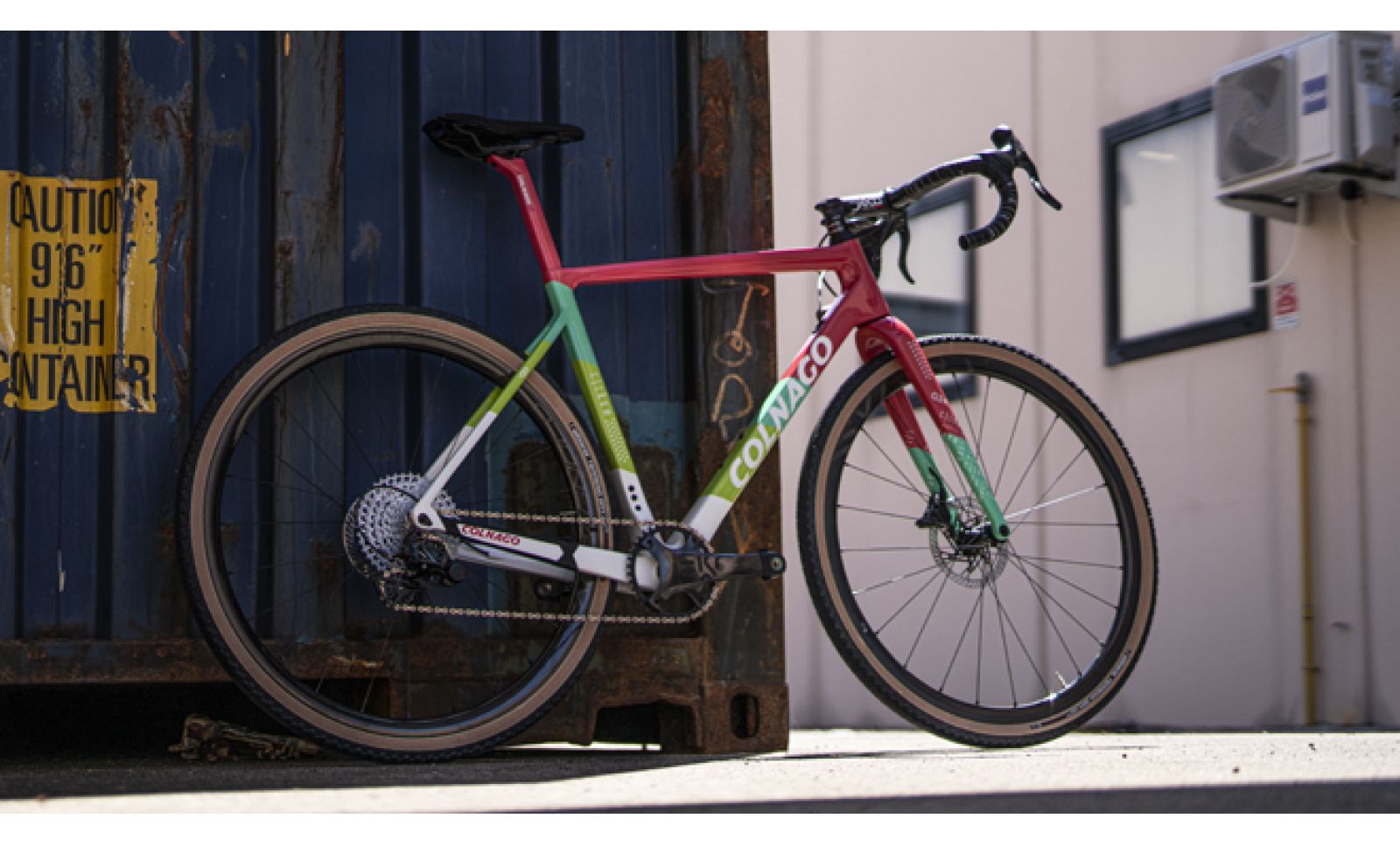 NATHAN HAAS ALLA THE RIFT GRAVEL RACE CON UNA COLNAGO G3-X DOPAMINE ...