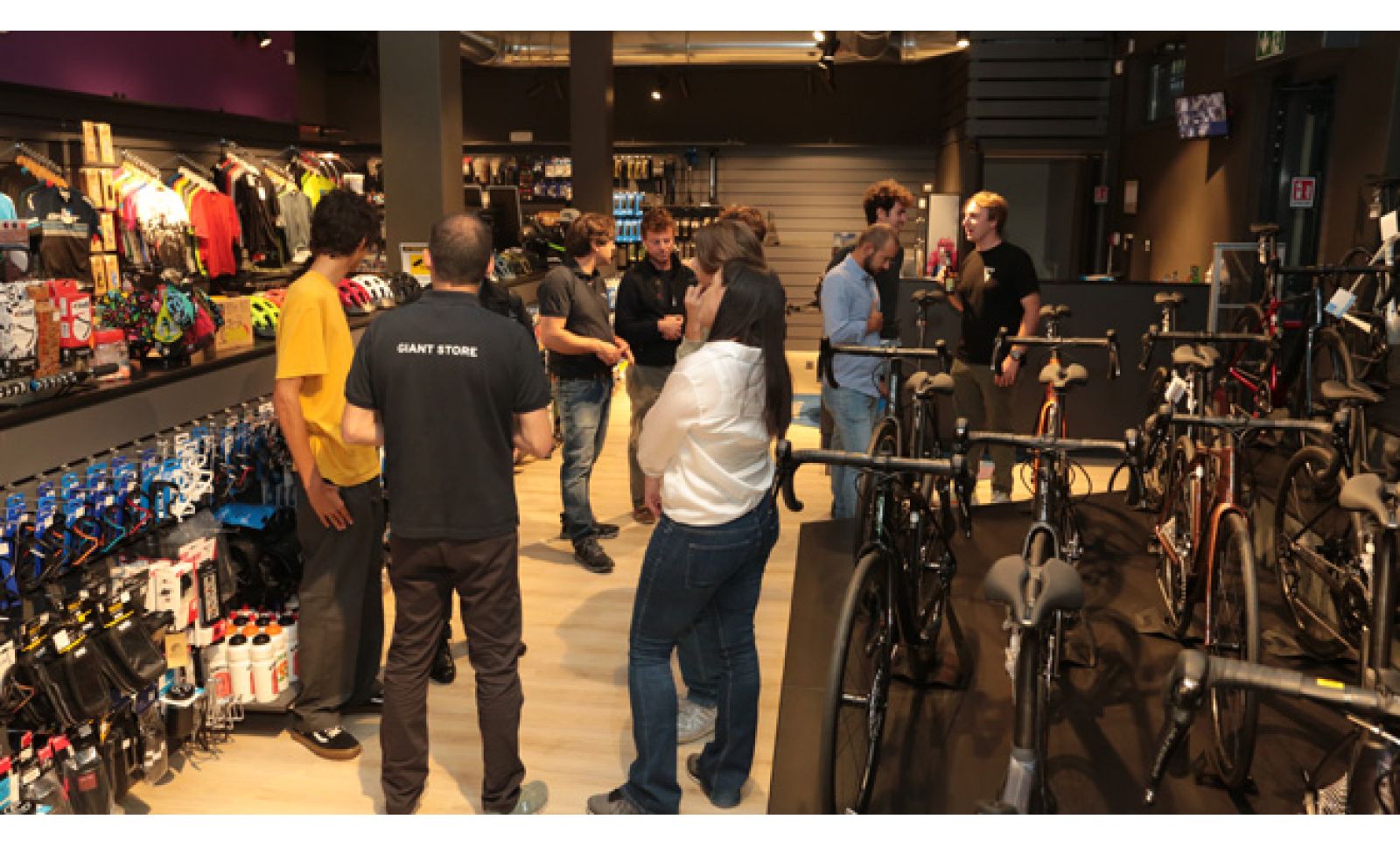 BIKE EXCHANGE JAYCO, KERN PHARMA E UNA NUOVA BICI PER IL 2023. GALLERY