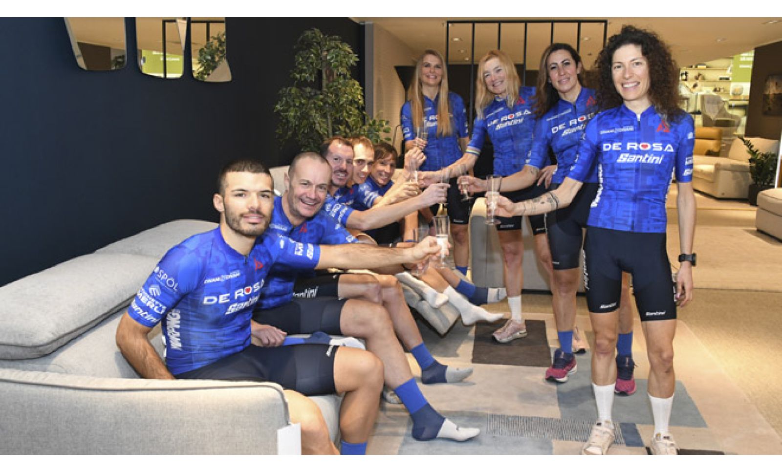 IL TEAM DE ROSA SANTINI INIZIA LA SUA DECIMA STAGIONE. GALLERY